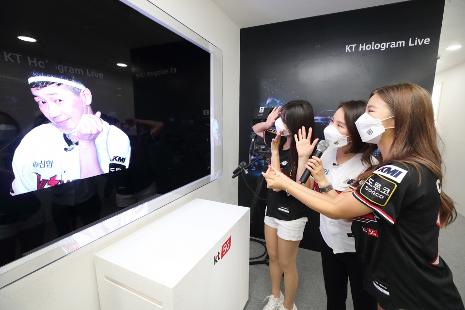 KT, 수원 위즈파크에서 28GHz기반 5G 실증 서비스